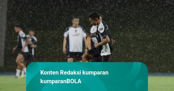 Latihan Timnas di Arab Saudi Diguyur Hujan Lebat, Ganggu Fokus Pemain ... Latihan Timnas di Arab Saudi Diguyur Hujan Lebat, Ganggu Fokus Pemain ...